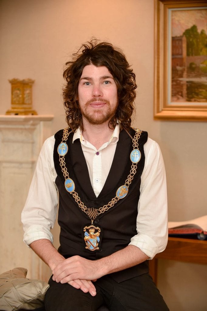 ‘Chain of Command’: First official pics of borough’s new Lord Mayor and ...
