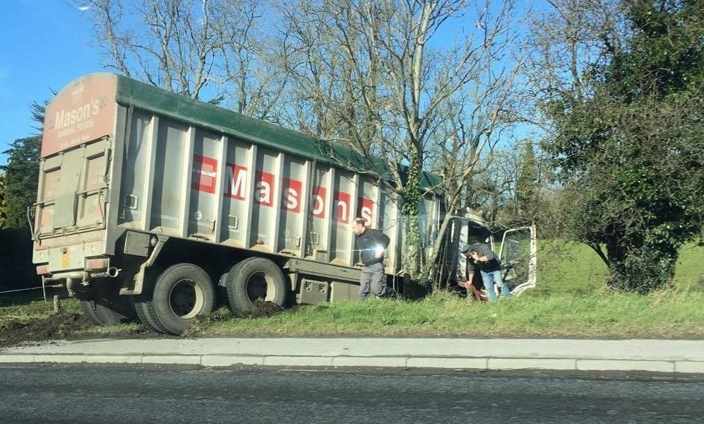 Lorry crashes into field on Portadown Road outside Armagh – Armagh I