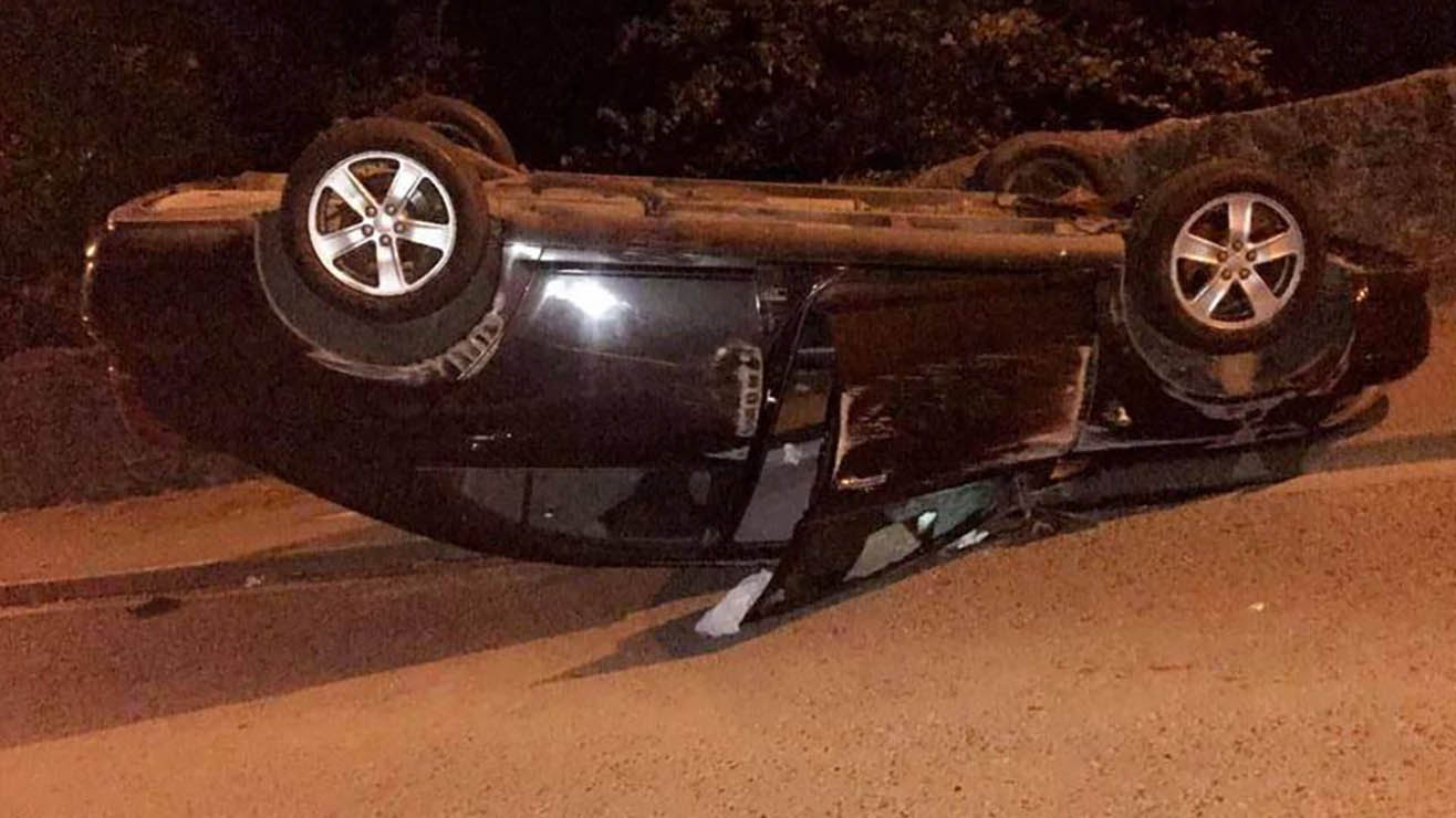 Driver flees from Armagh crash scene after car ends up on its roof ...