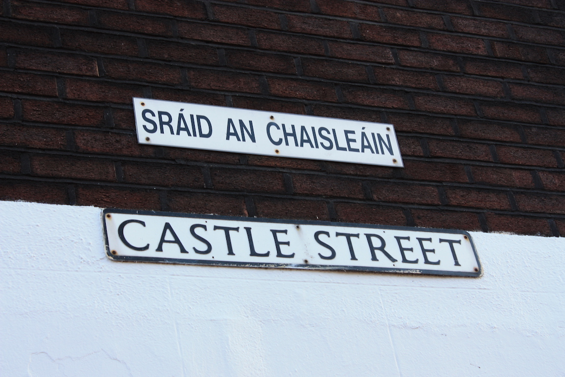 Bilingual street signage to be introduced after vote taken behind ...